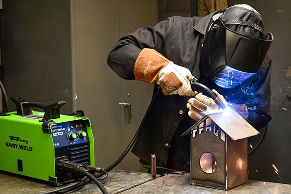 Forney Easy Weld 140 FC-I Flux-Cored Inverter - The Hardware Connection